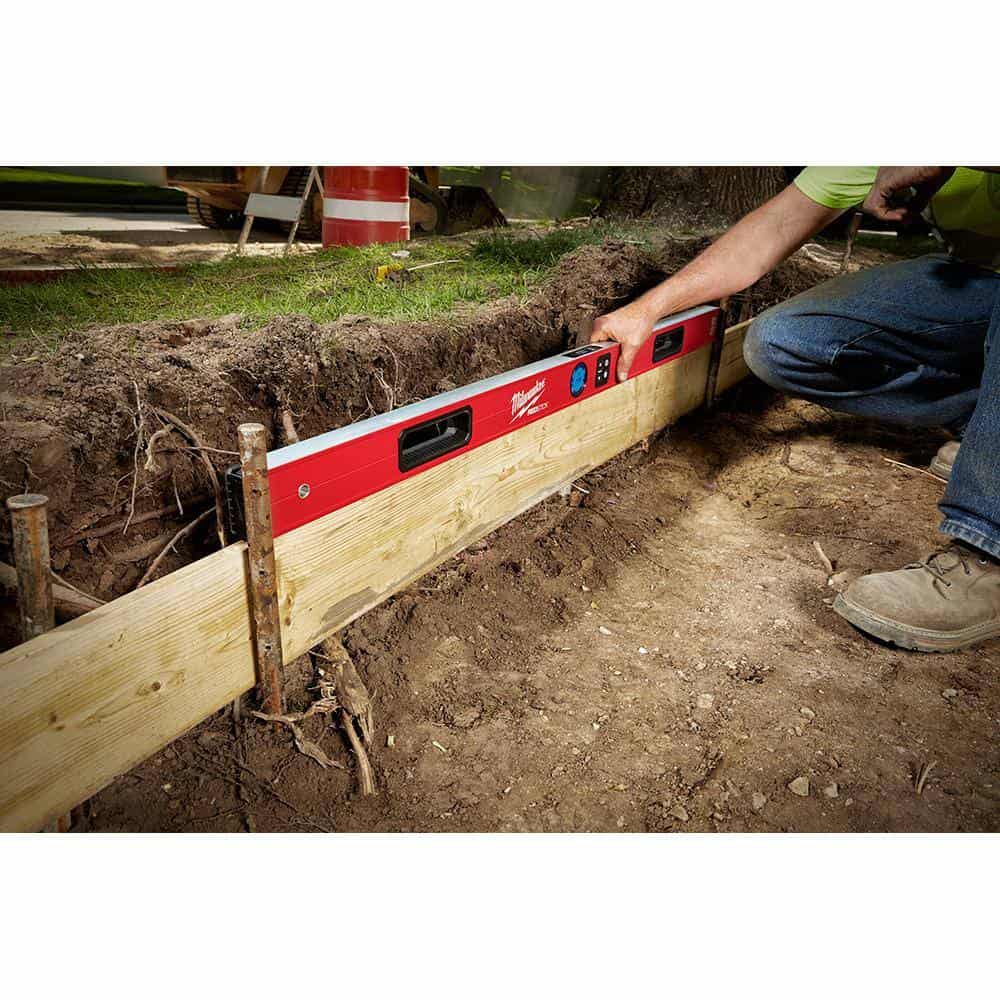 Milwaukee MLDIG24 24 in. Redstick Digital Box Level with Pin-Point ...