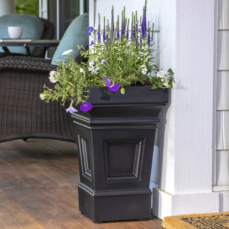 Step 2 Atherton Self-Watering Planter Box, Onyx Black - MartDiscover.com