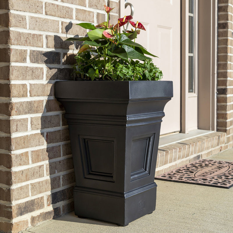Step 2 Atherton Self-Watering Planter Box, Onyx Black - MartDiscover.com